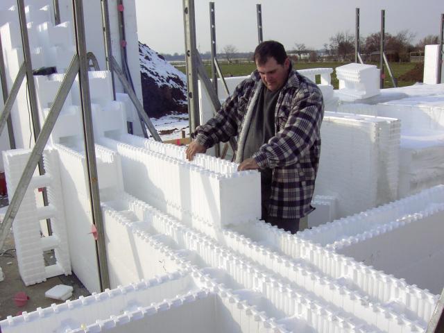 Fotos von Häusern mit Styroporsteinen